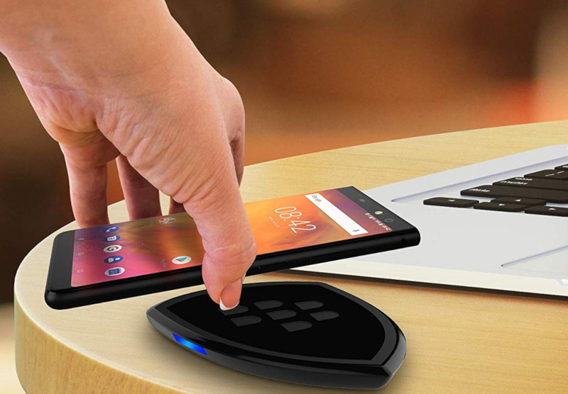 BlackBerry Wireless Charger Launched In India For Rs 2499